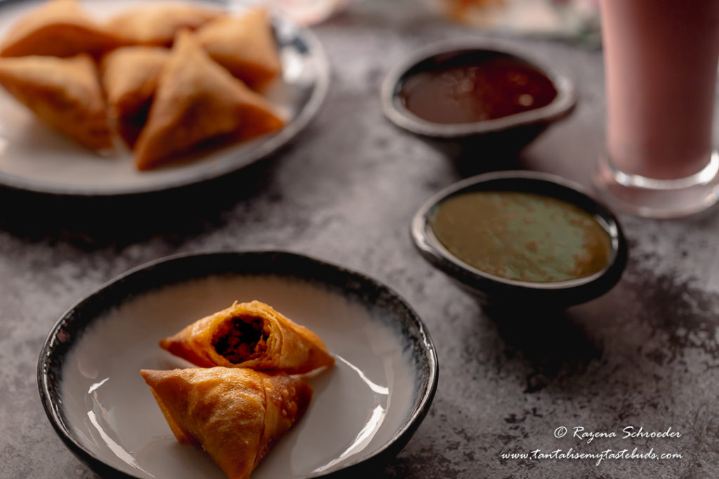 Scrumptious Chicken Samoosa Recipe - 2 Ways - Tantalise My Taste Buds