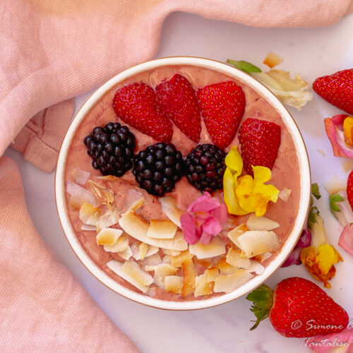 Healthy Mango Berry Smoothie Bowl Recipe - Tantalise My Taste Buds